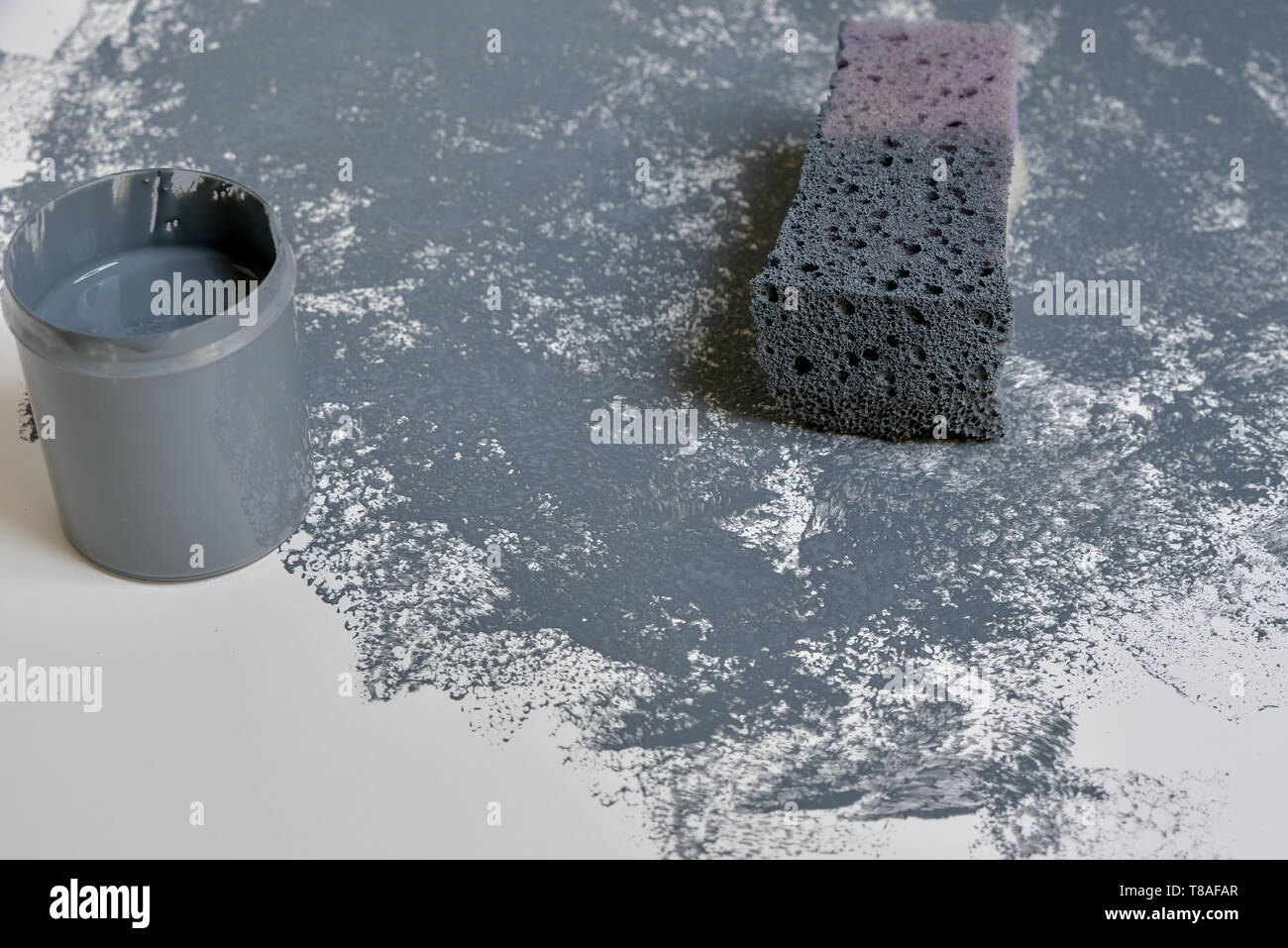 Painting white board with a sponge in gray color Stock Photo - Alamy