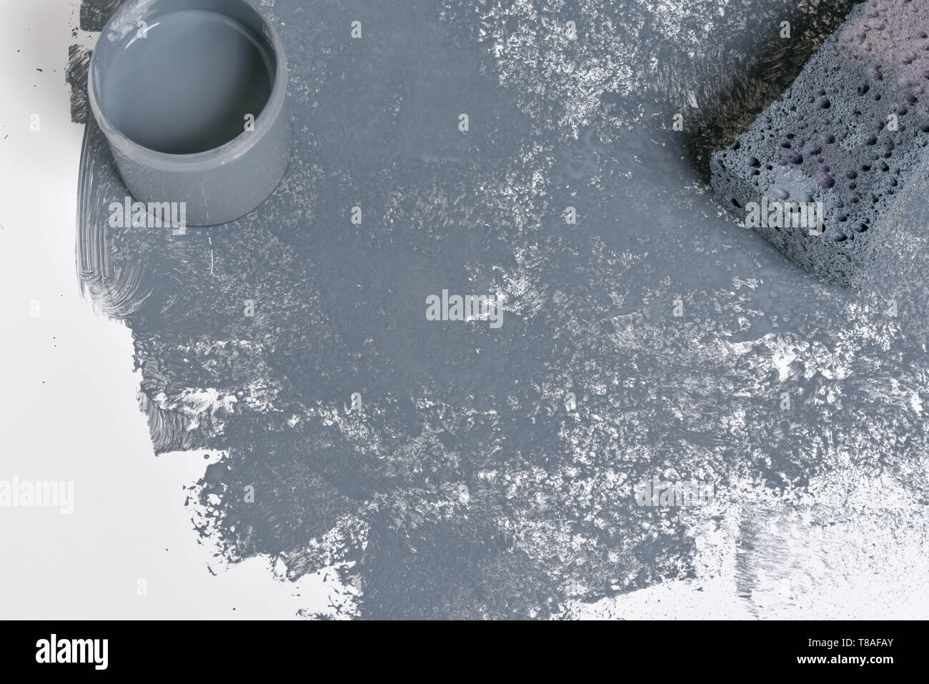 Painting white board with a sponge in gray color Stock Photo - Alamy