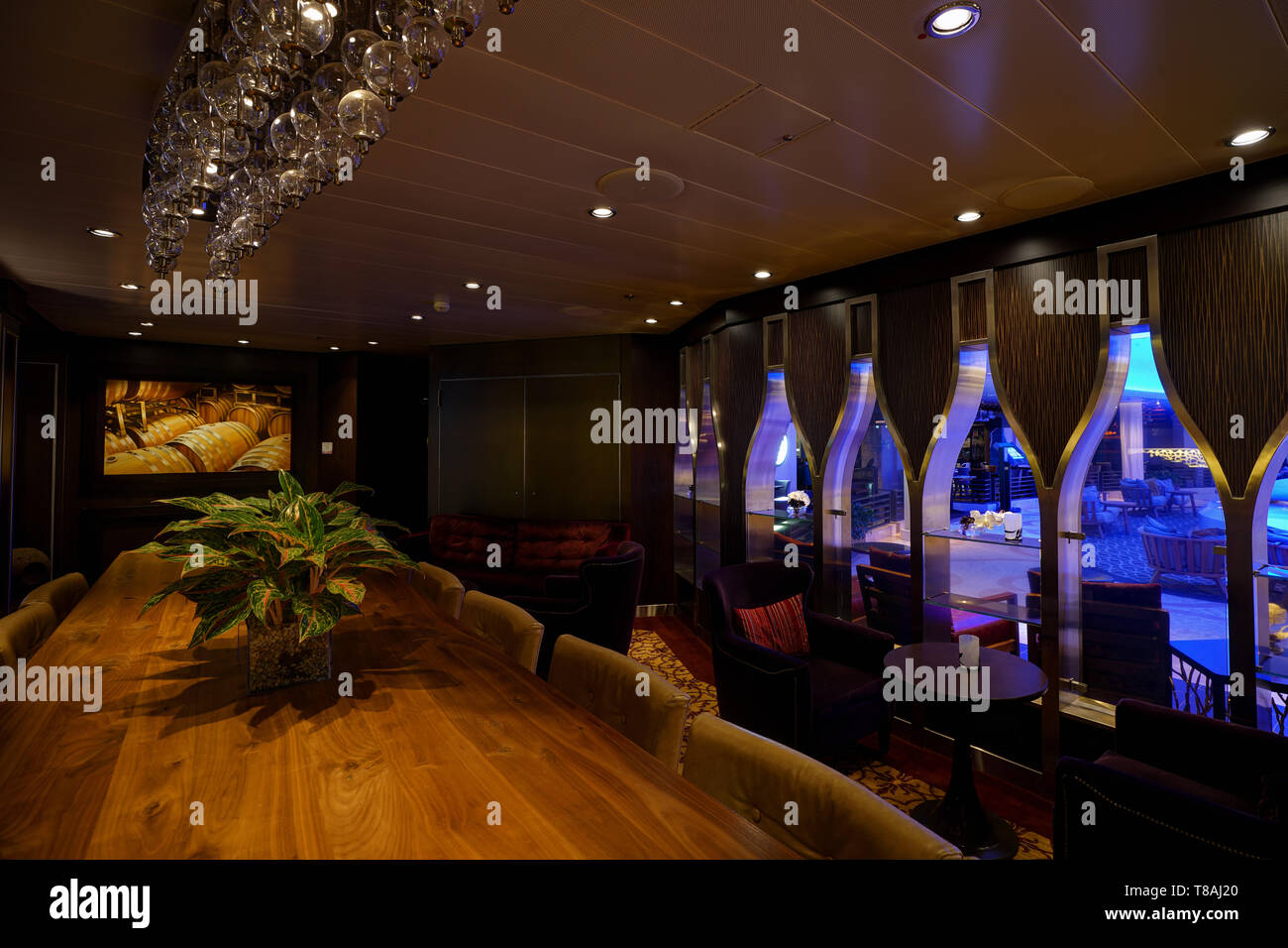 Ship bottle royal hi-res stock photography and images - Alamy