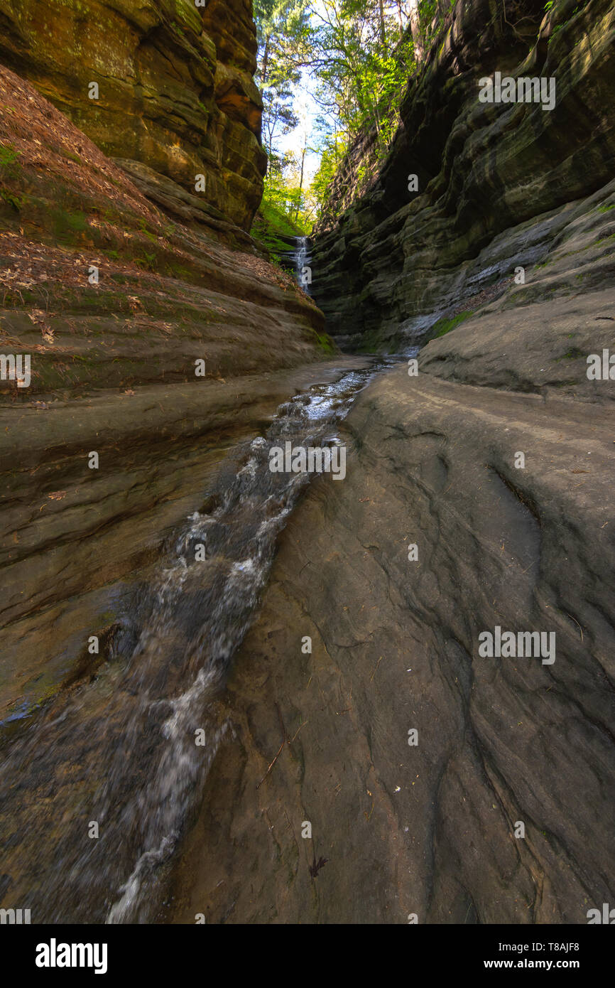 Water flowing through the canyon walls. French Canyon, Starved Rock ...