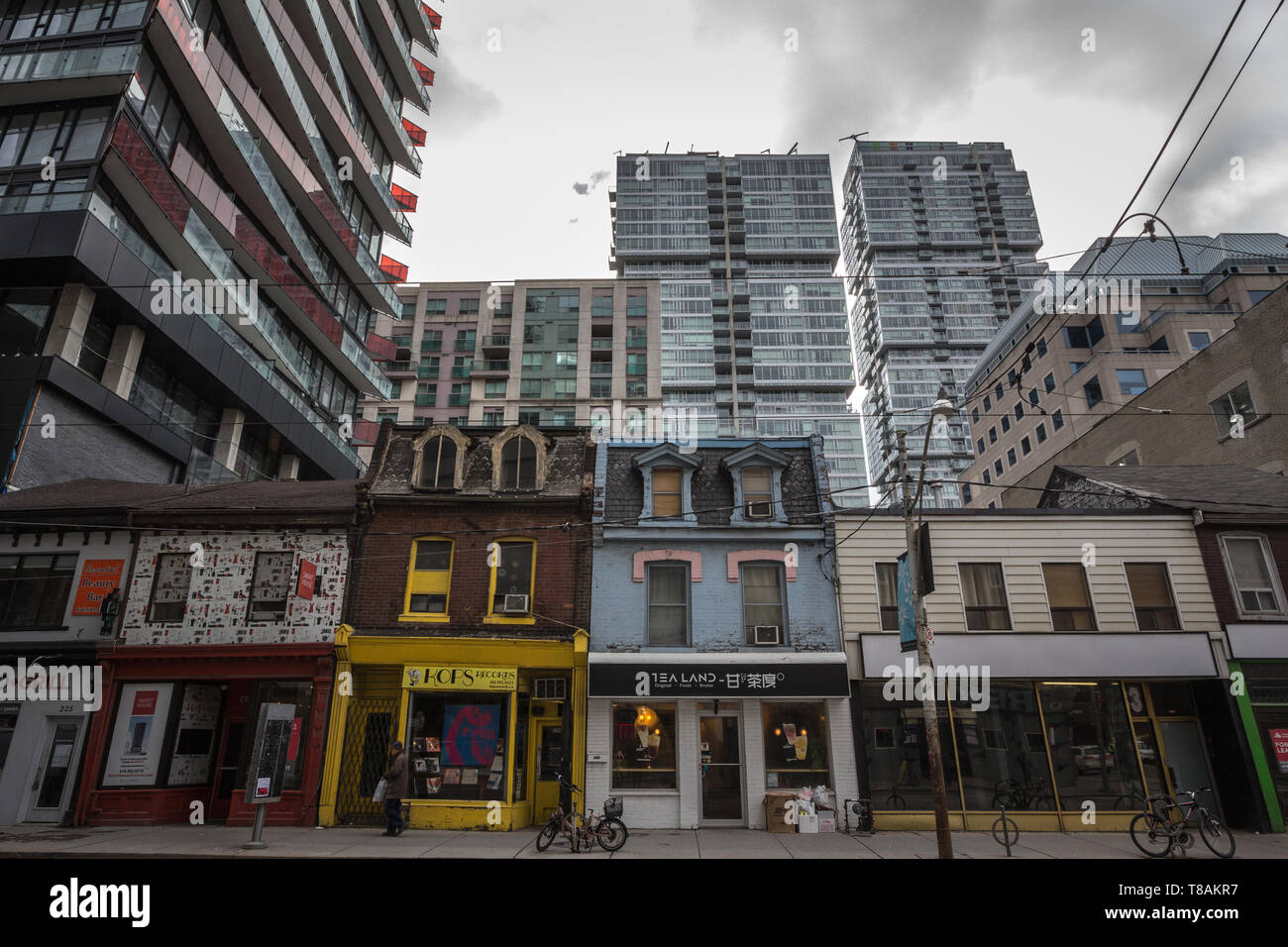 High rise individual hi-res stock photography and images - Alamy