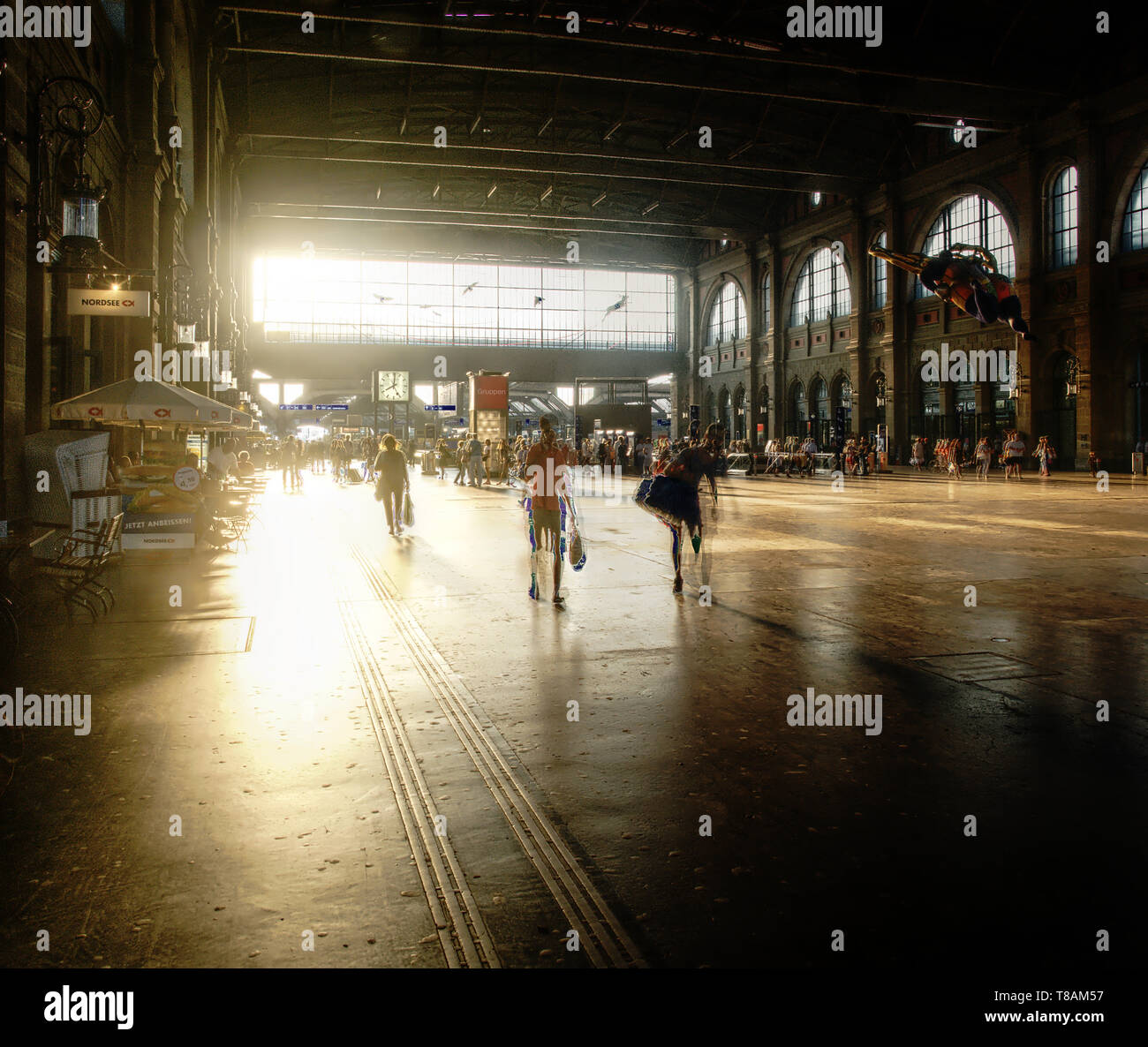 Sun reflecting off window hi-res stock photography and images - Alamy