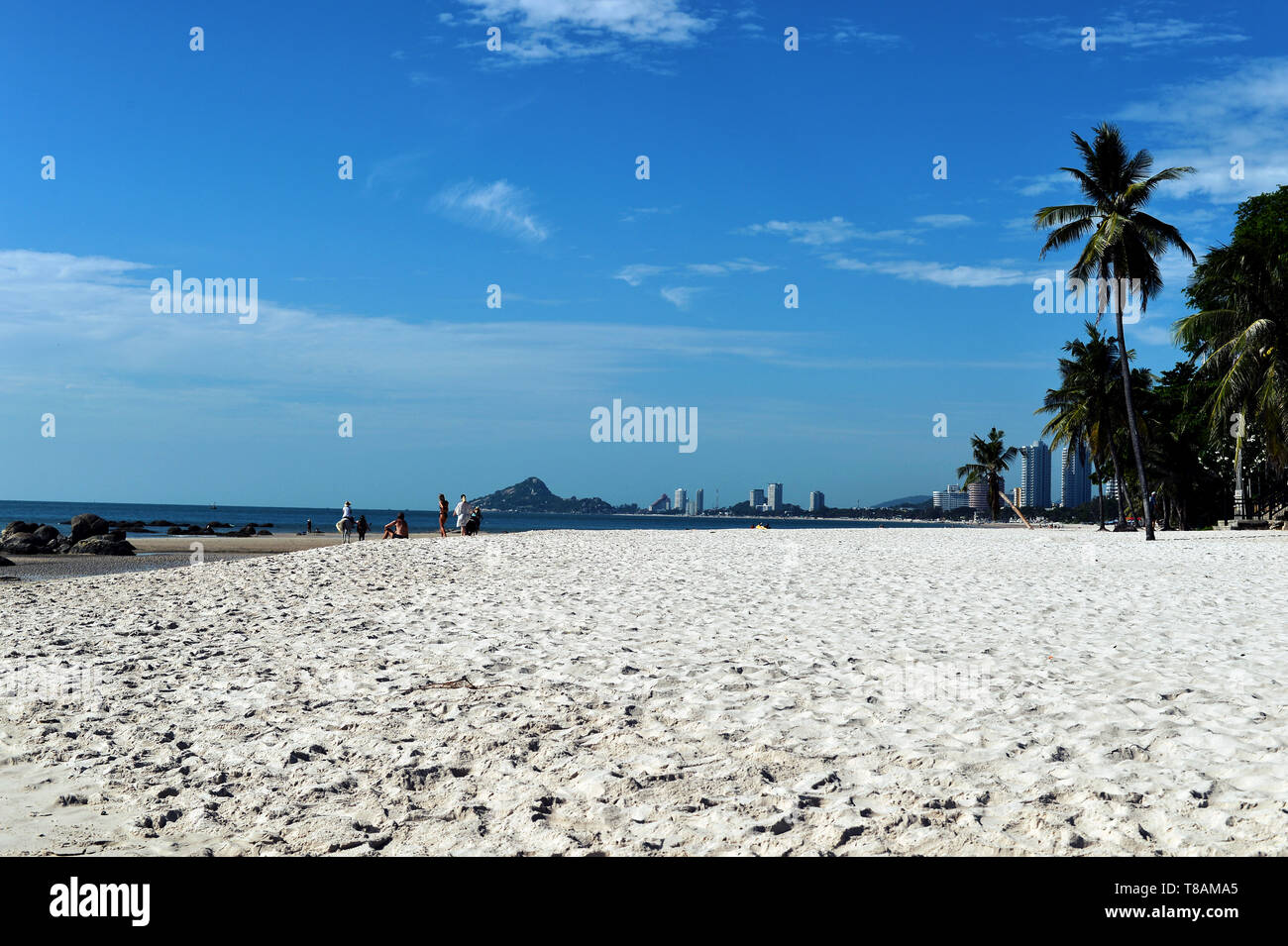 Tropical beach, summer sea sunny sky background Stock Photo - Alamy