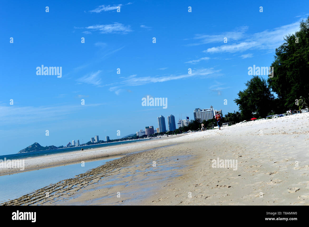 Tropical beach, summer sea sunny sky background Stock Photo - Alamy