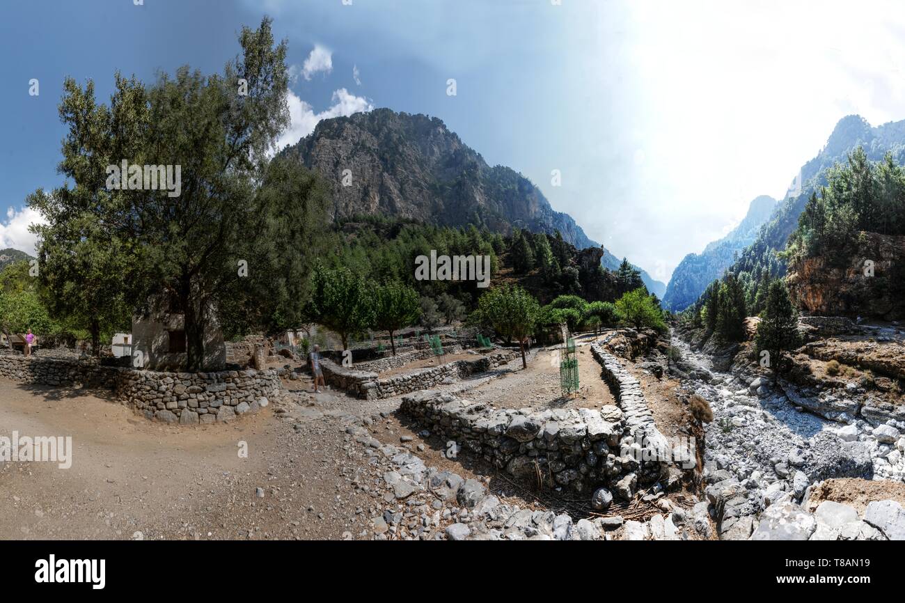 Ruins of the Cretan village of Samaria, in the eponymous gorge Stock ...