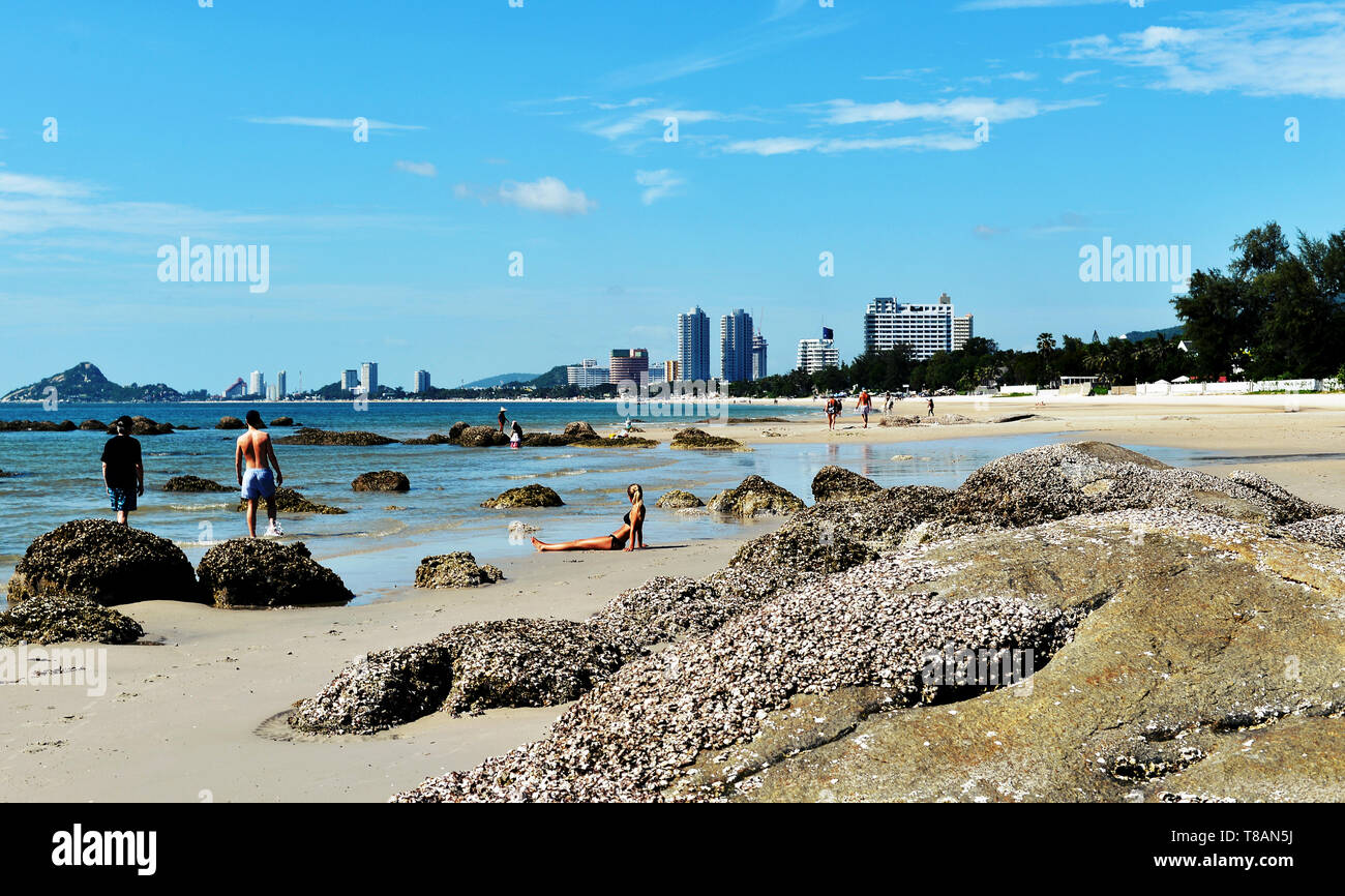 Tropical beach, summer sea sunny sky background Stock Photo - Alamy
