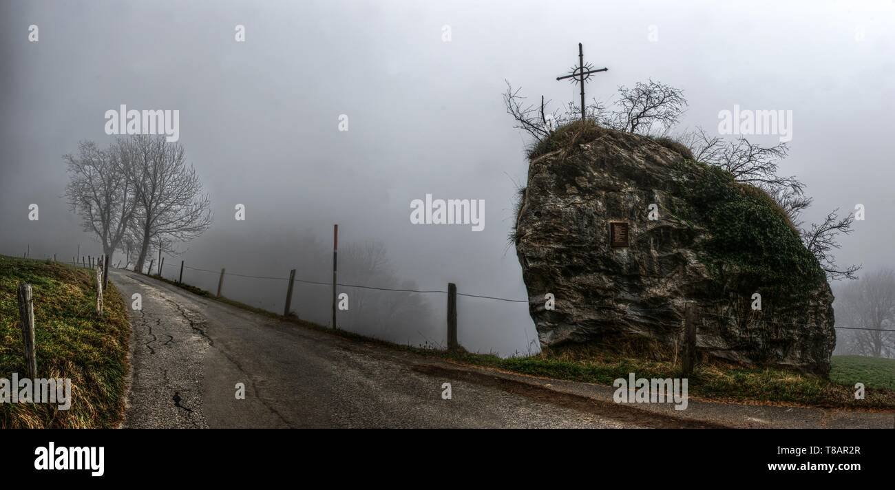 Boulder roadside hi-res stock photography and images - Alamy