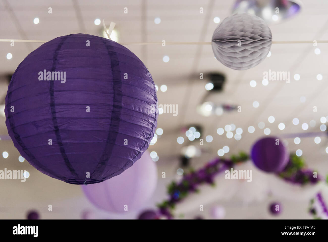 Lilac colored wedding decoration in a party room - Married - Party ...