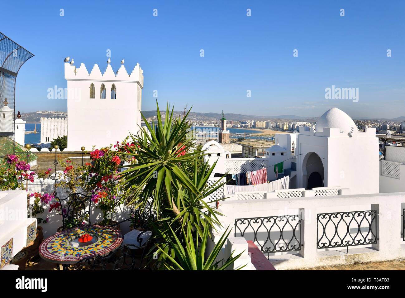 Mosque sea facade hi-res stock photography and images - Alamy
