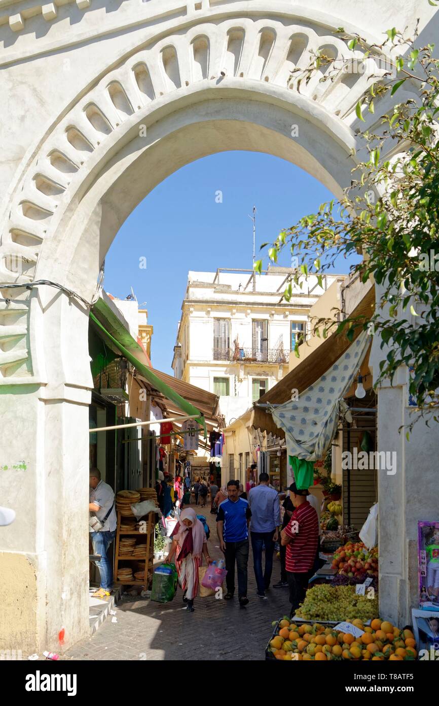 Man medina door hi-res stock photography and images - Alamy