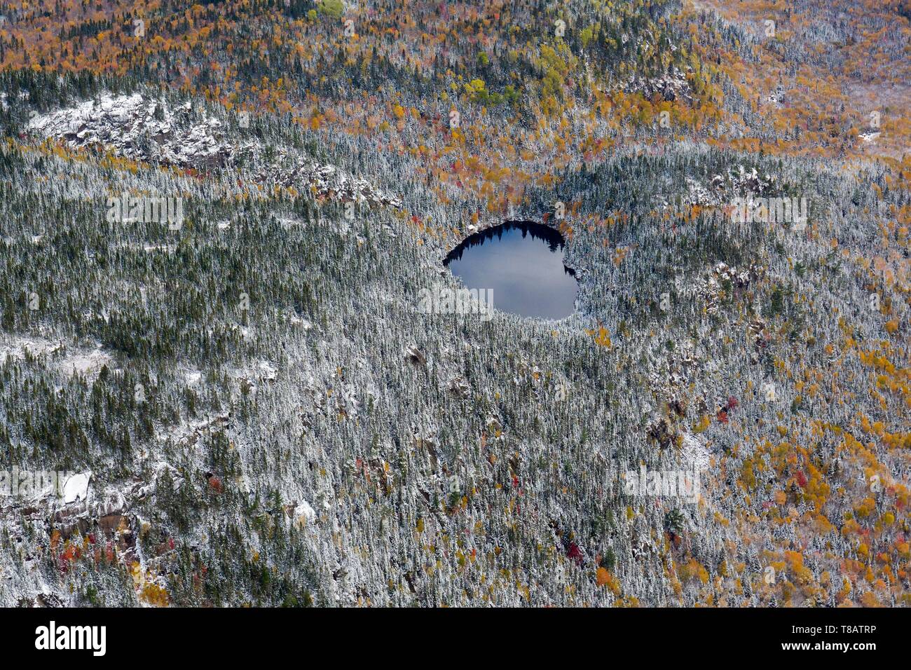 Heart shaped lake canada hi-res stock photography and images - Alamy