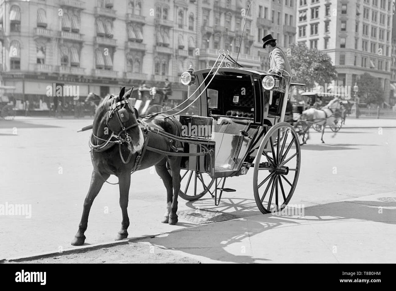 The hansom cab hi-res stock photography and images - Alamy