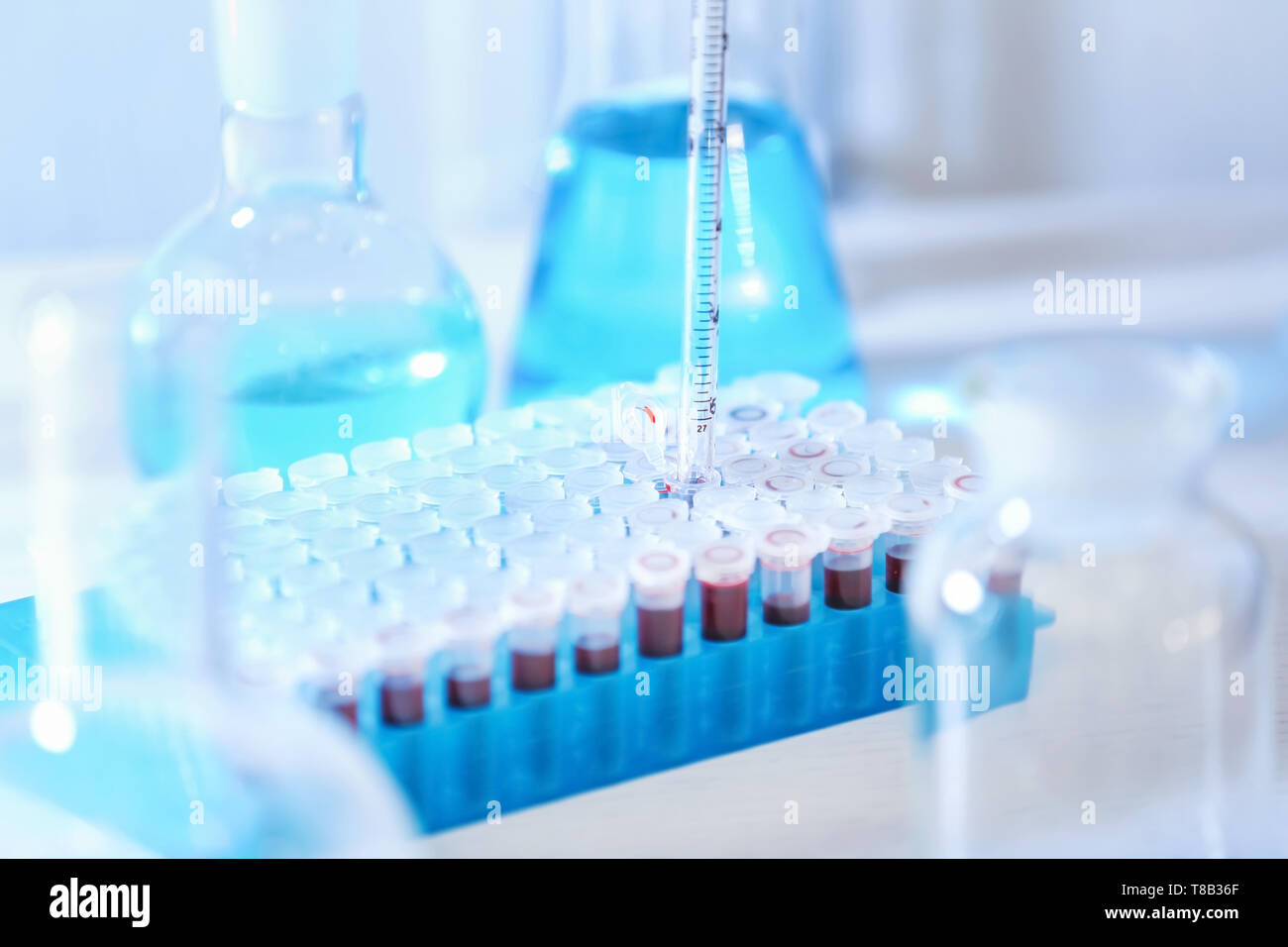 Reagent test tubes in lab hi-res stock photography and images - Alamy