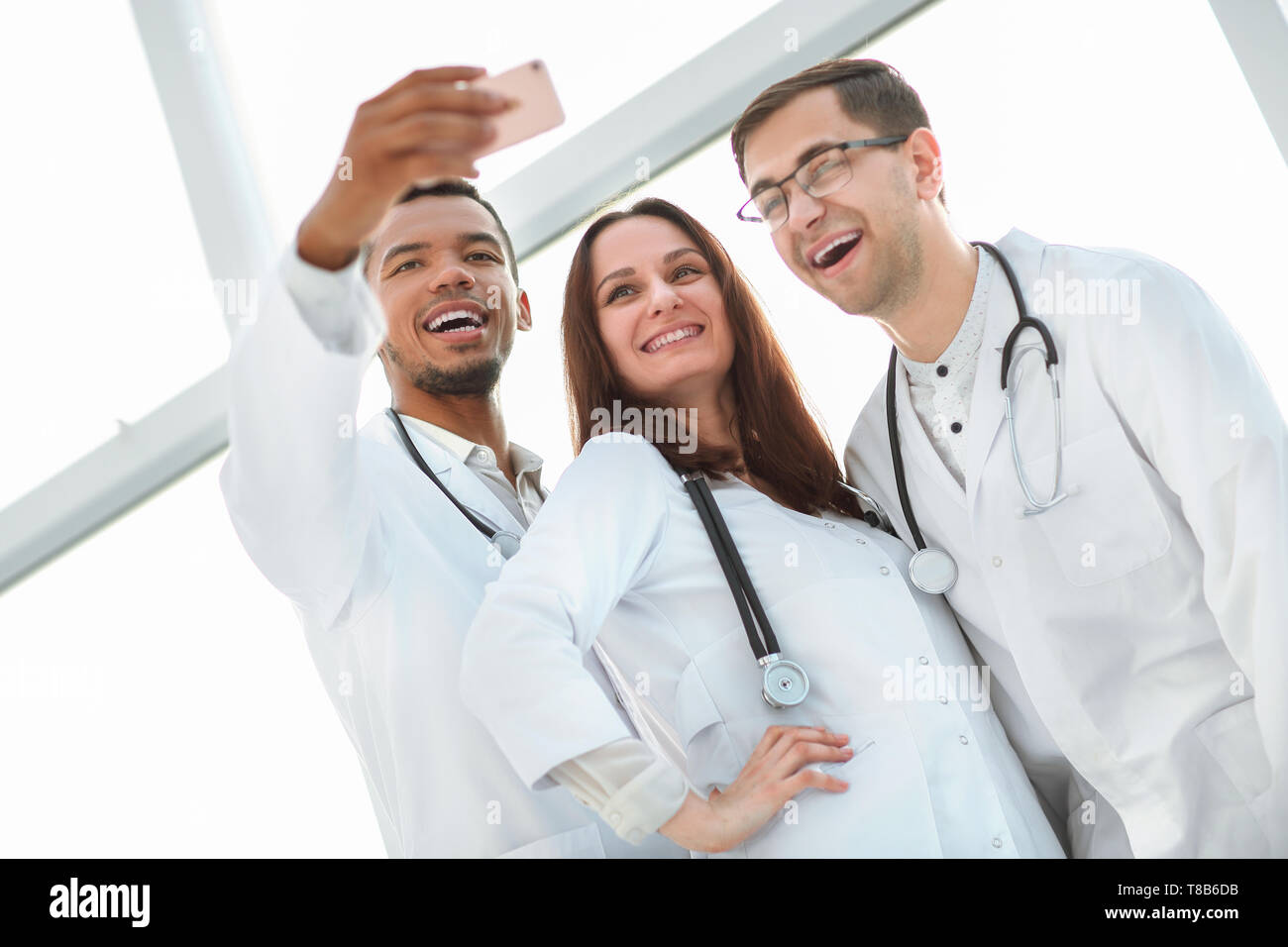 Doctor taking photo smartphone hi-res stock photography and images - Alamy