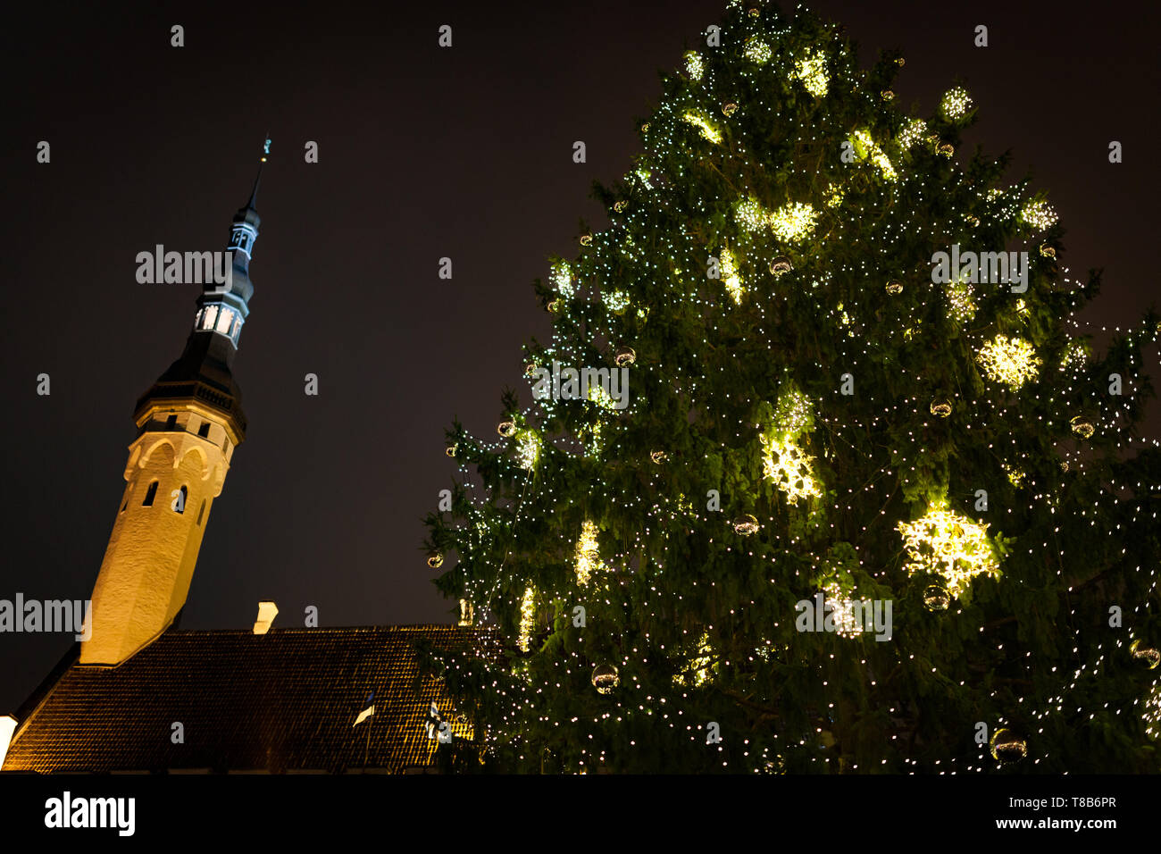 Christmas tree and lights at Tallinn market square Stock Photo - Alamy