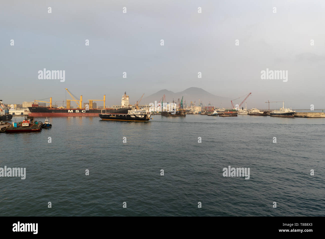 Gru del porto hi-res stock photography and images - Alamy