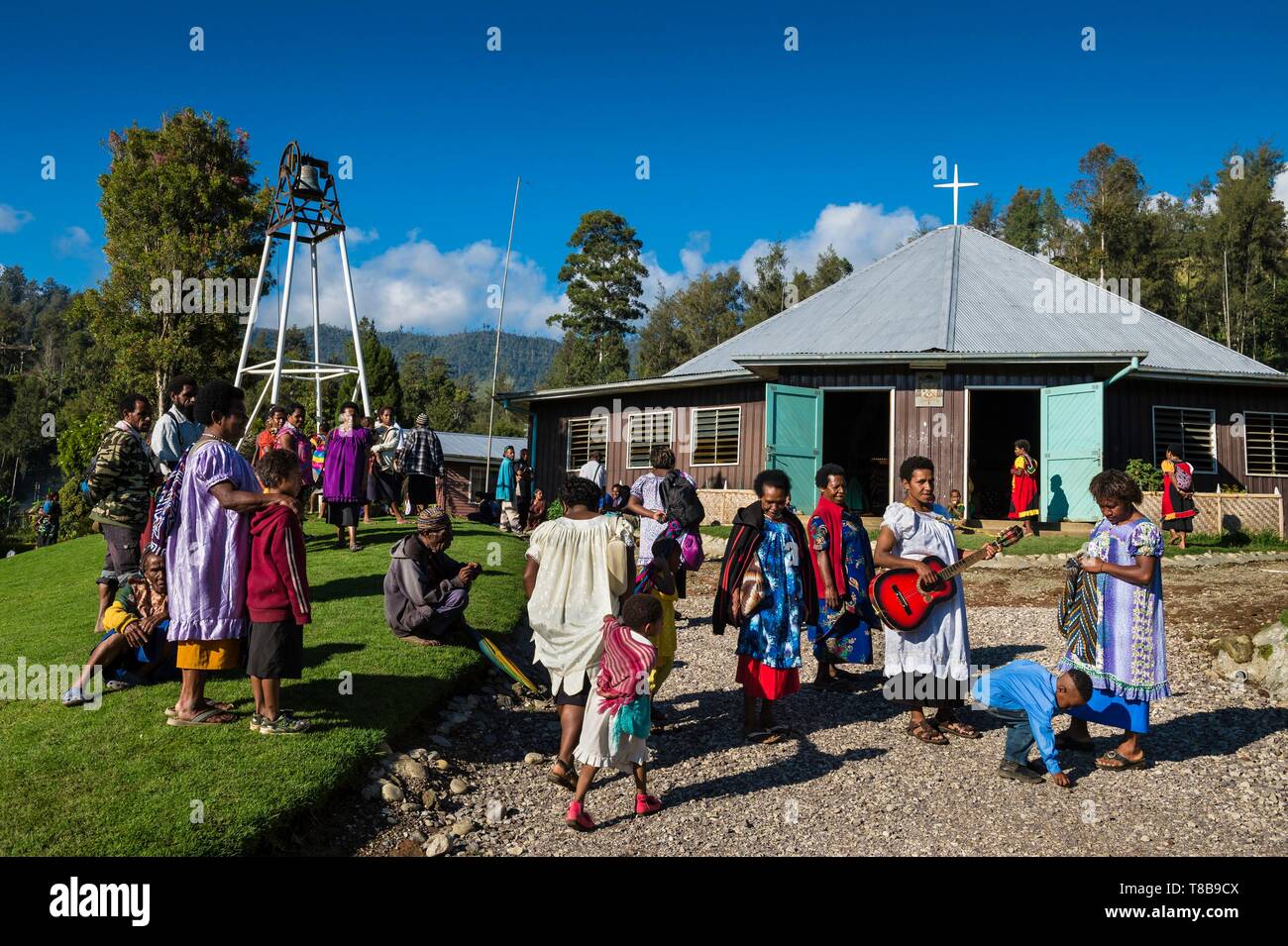 Going to church hi-res stock photography and images - Alamy