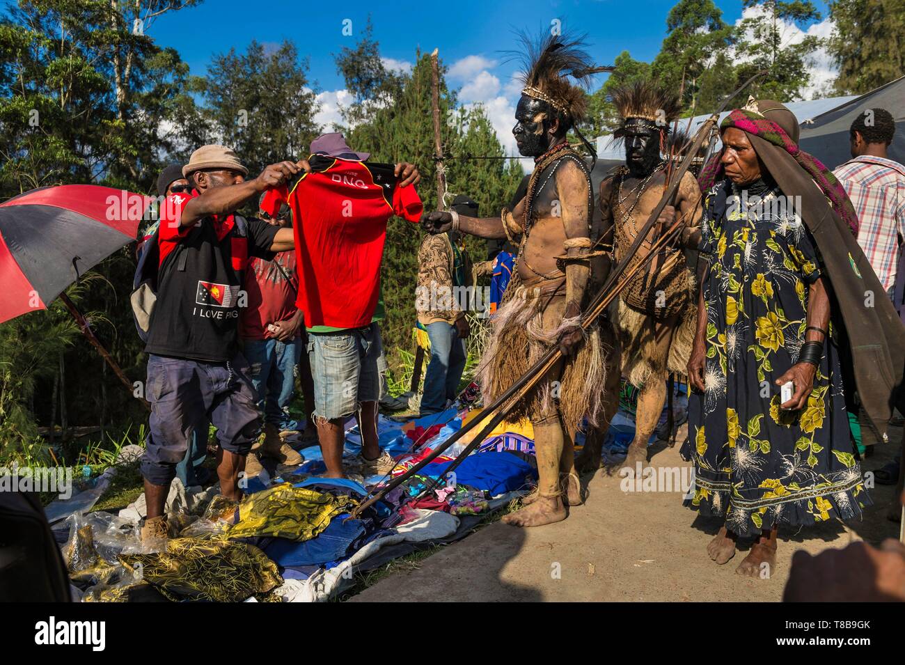 Doing craft hi-res stock photography and images - Alamy