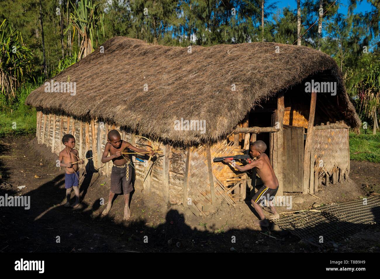 Papua New Guinea, Enga Province, Ewa tribe, Wabag region, kids playing ...