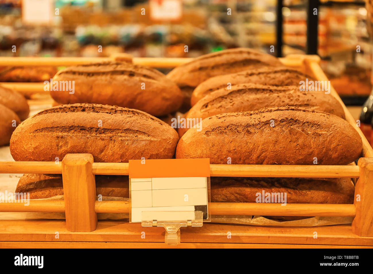 Fresh bread on shelf in bakery Stock Photo - Alamy