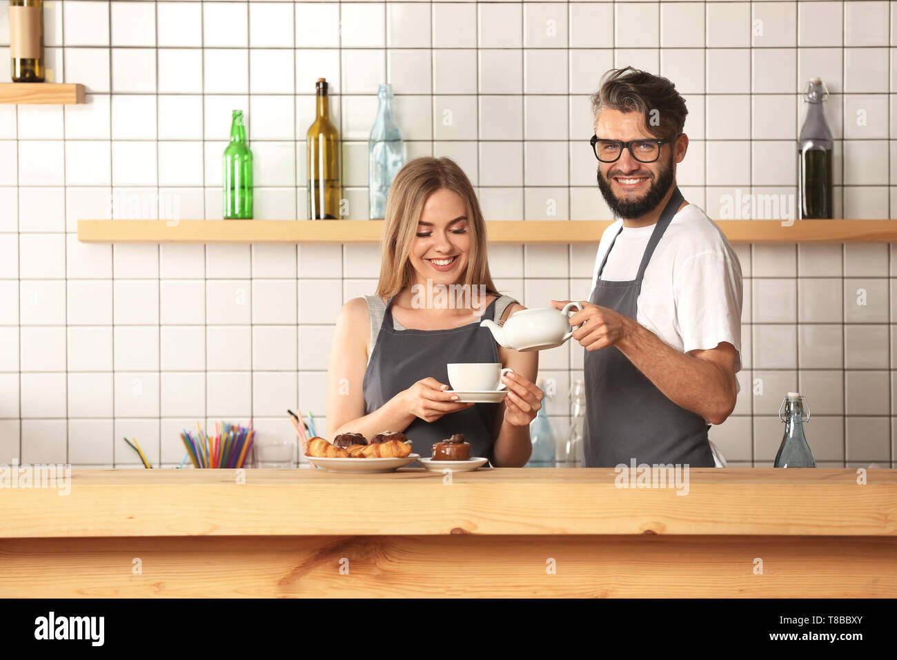 Working in bar hi-res stock photography and images - Alamy