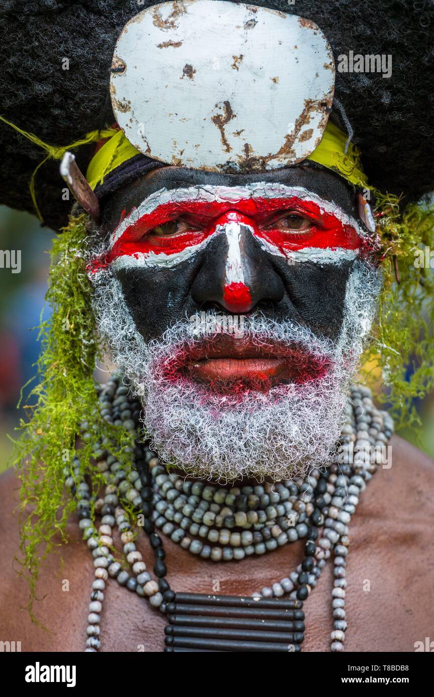 Dance group from papua new hi-res stock photography and images - Alamy