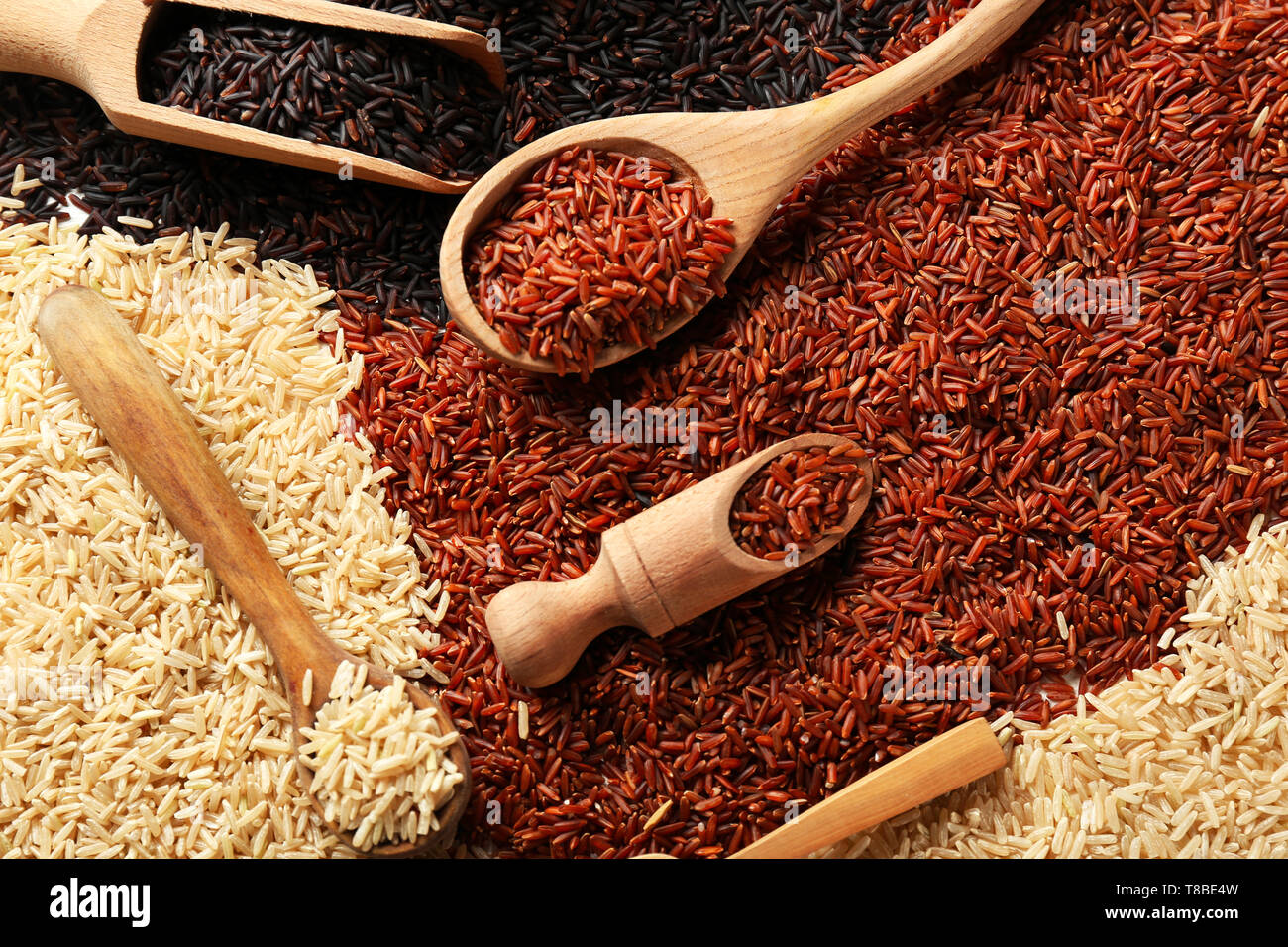 Scoops and spoons with different types of rice Stock Photo - Alamy