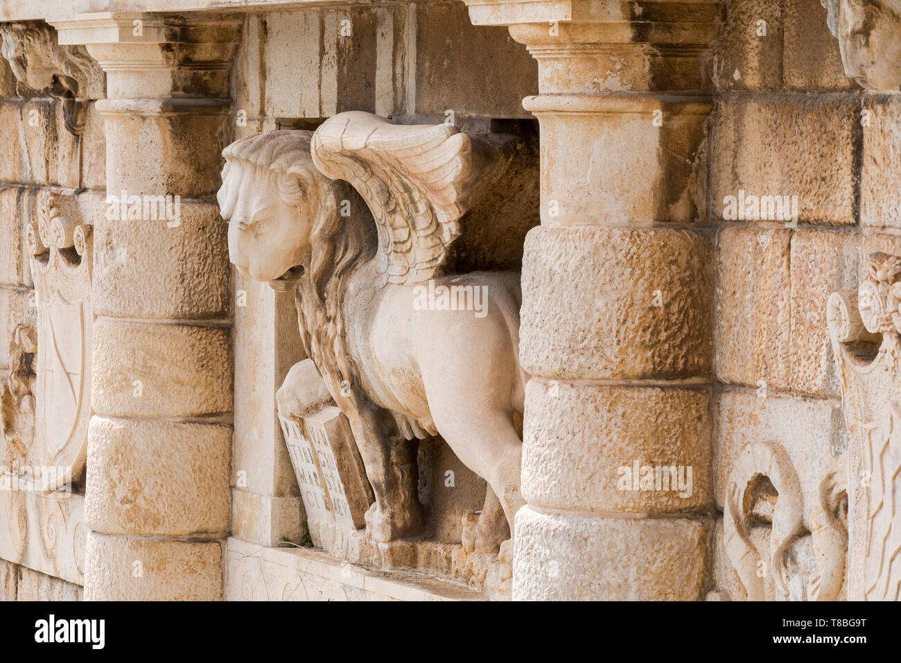 Land city gates hi-res stock photography and images - Alamy