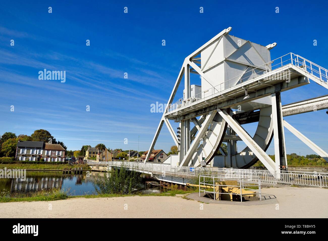 World war ii bridge hi-res stock photography and images - Alamy