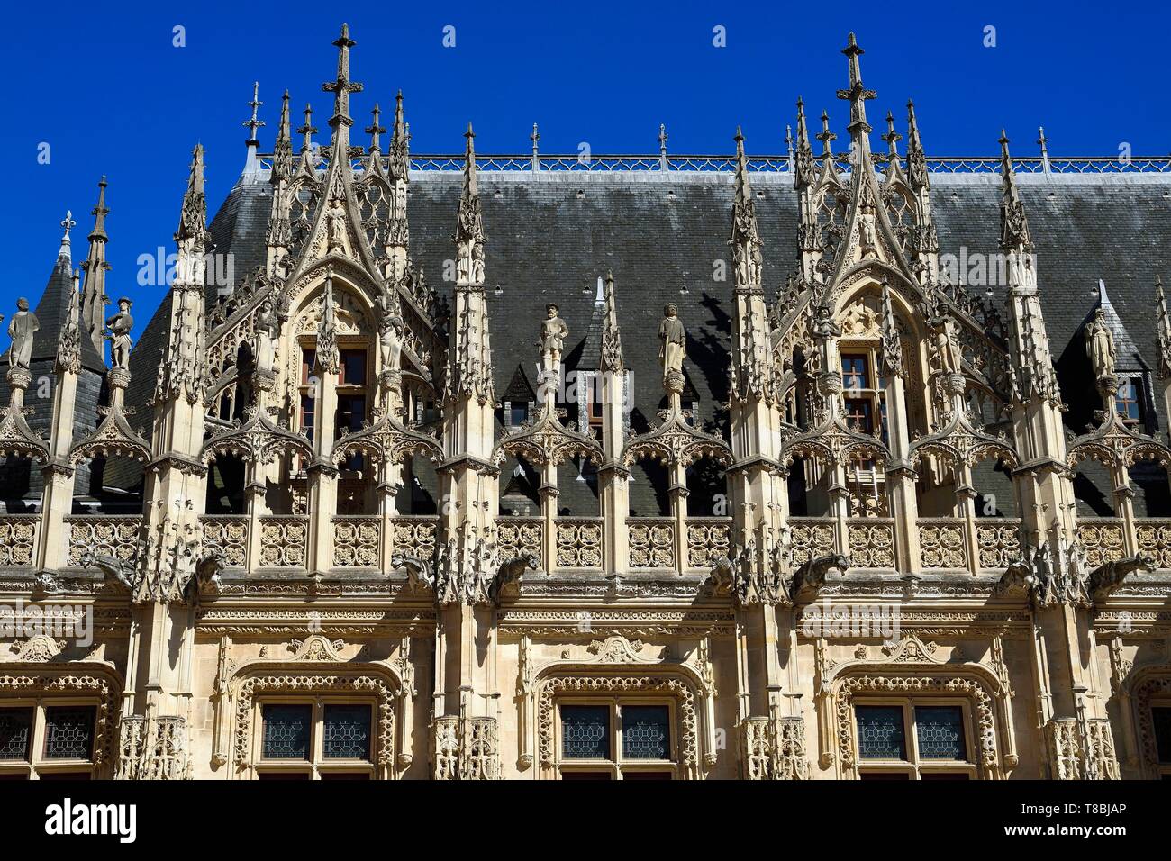 Facade gothic architecture hi-res stock photography and images - Alamy