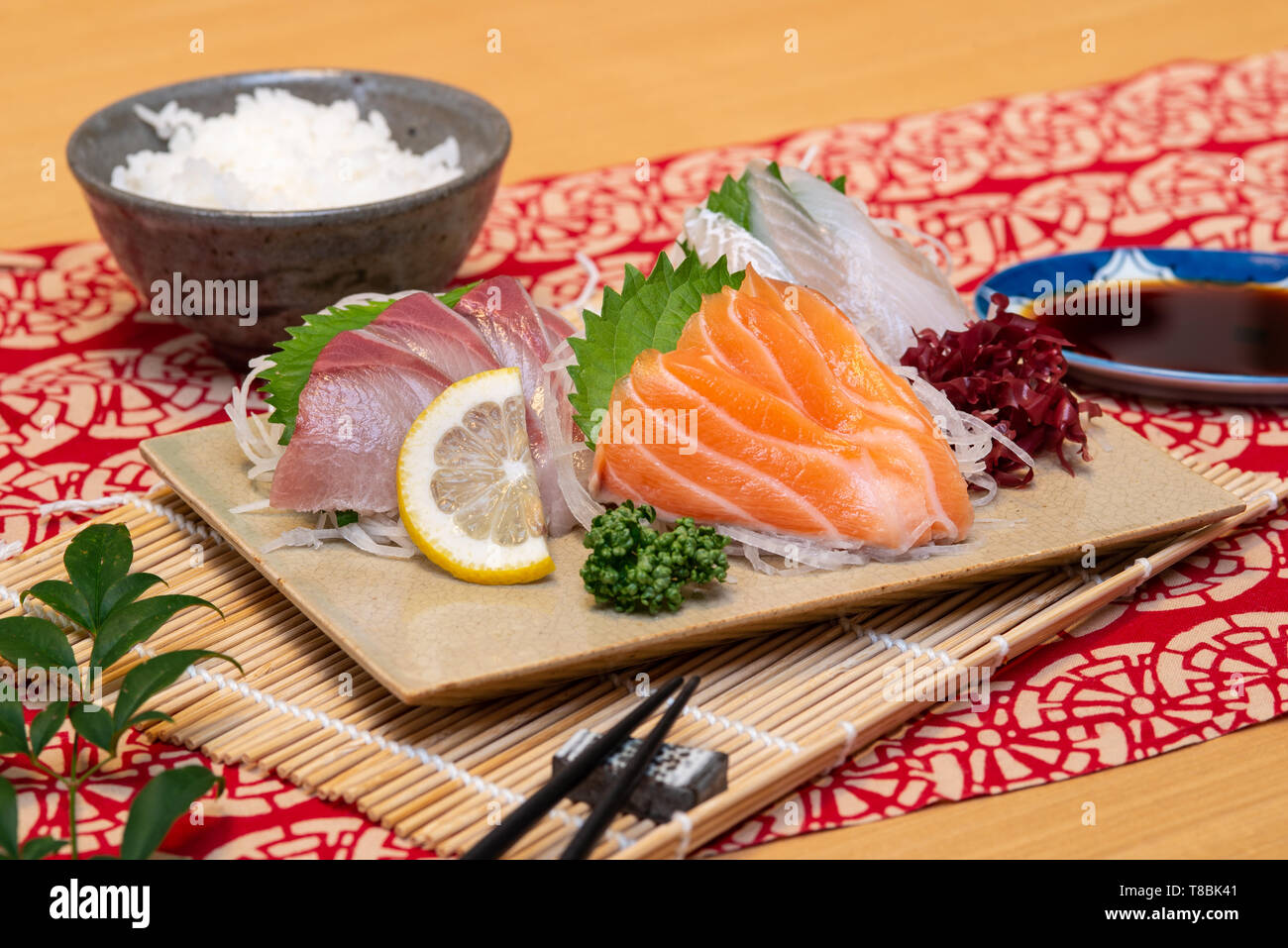Sashimi plate hi-res stock photography and images - Alamy