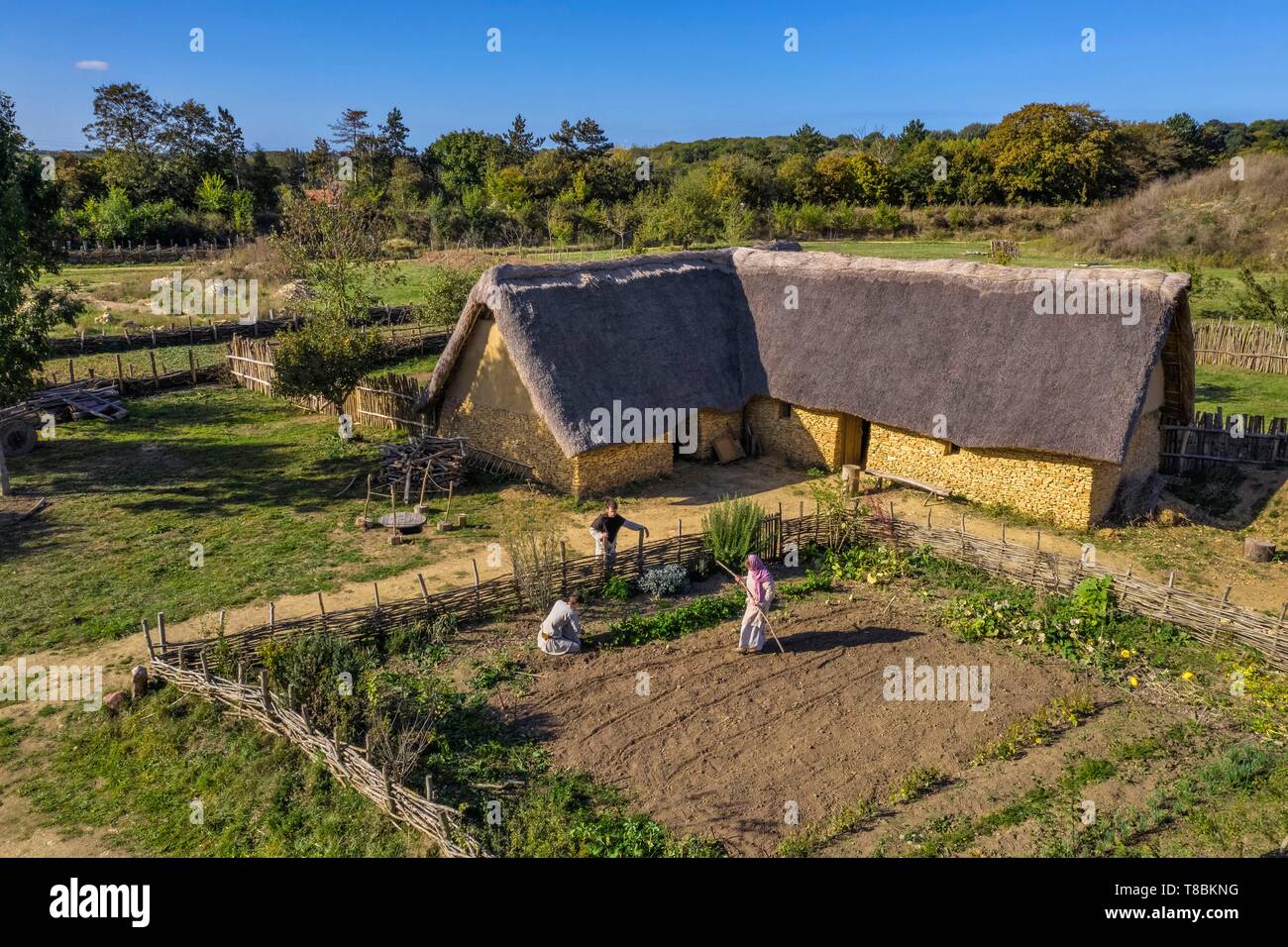Medieval peasant house hi-res stock photography and images - Alamy