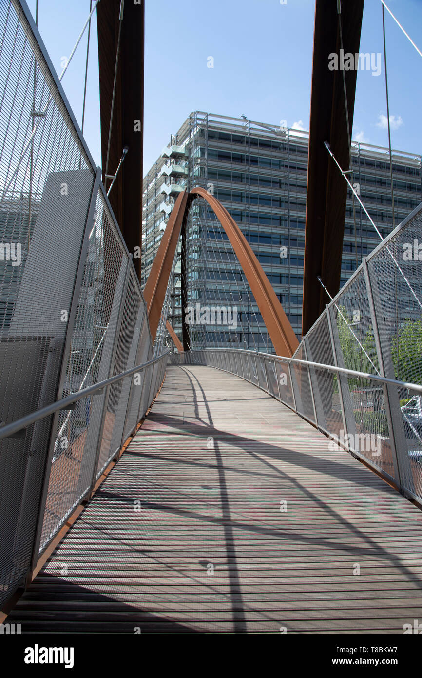 The Chiswick Park Footbridge connecting Chiswick Business Park with ...