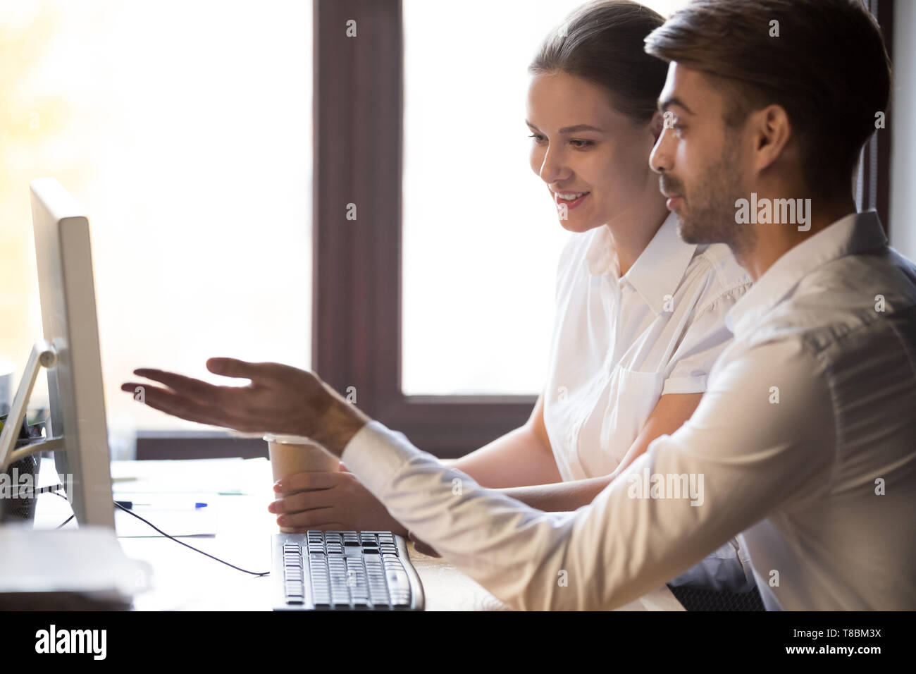 Workers sitting hi-res stock photography and images - Alamy