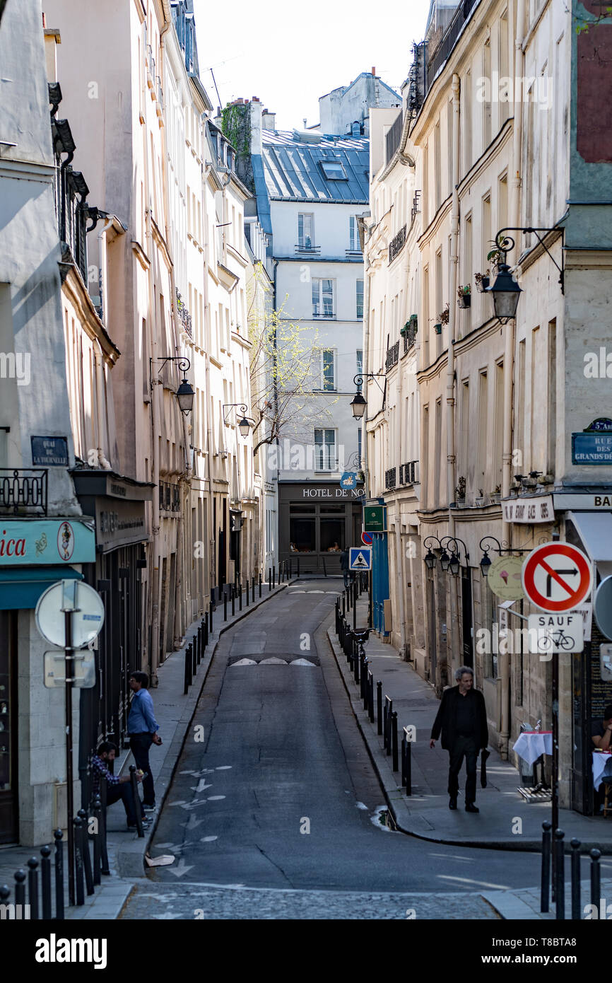 A small alley in Paris Stock Photo - Alamy