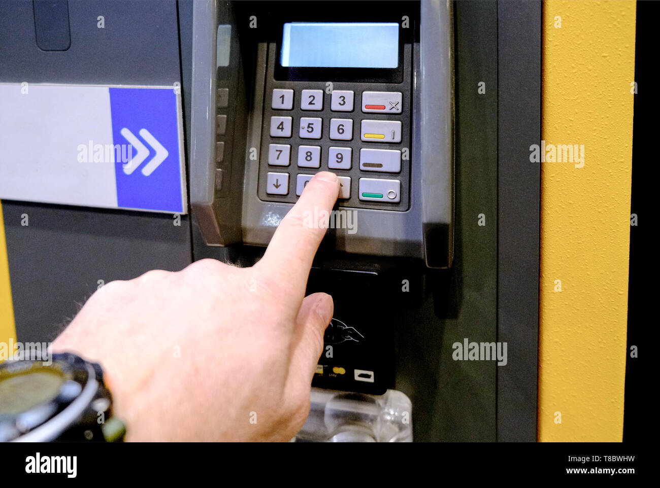 Payment terminals hi-res stock photography and images - Alamy