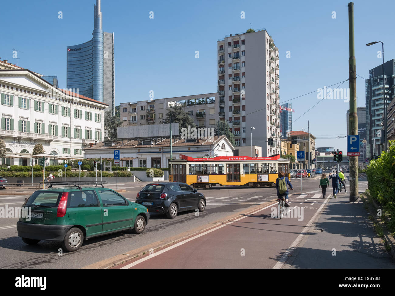 Italy milan street scene hi-res stock photography and images - Alamy