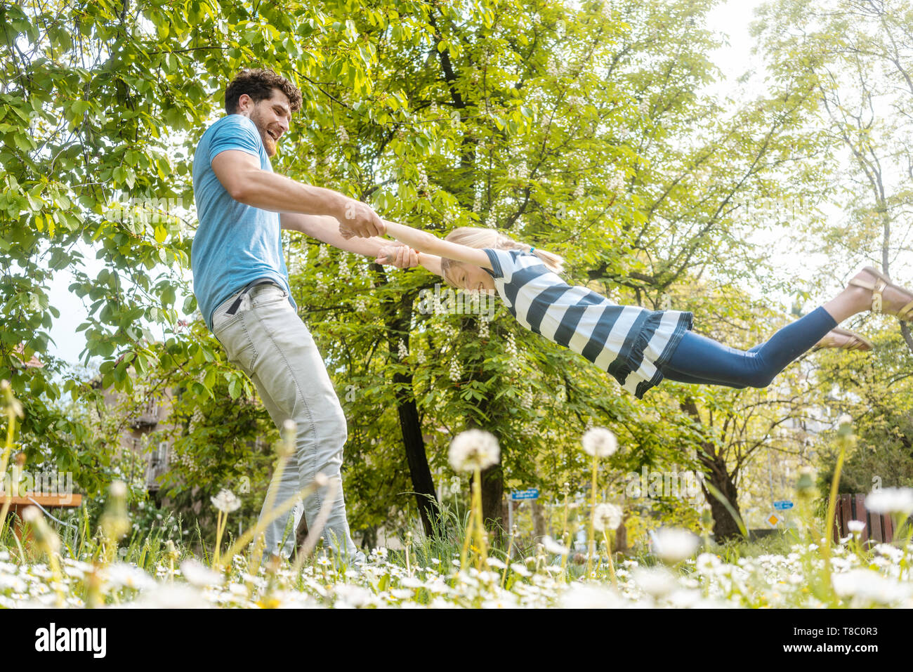 Dad playing with his daughter in the grass Stock Photo - Alamy