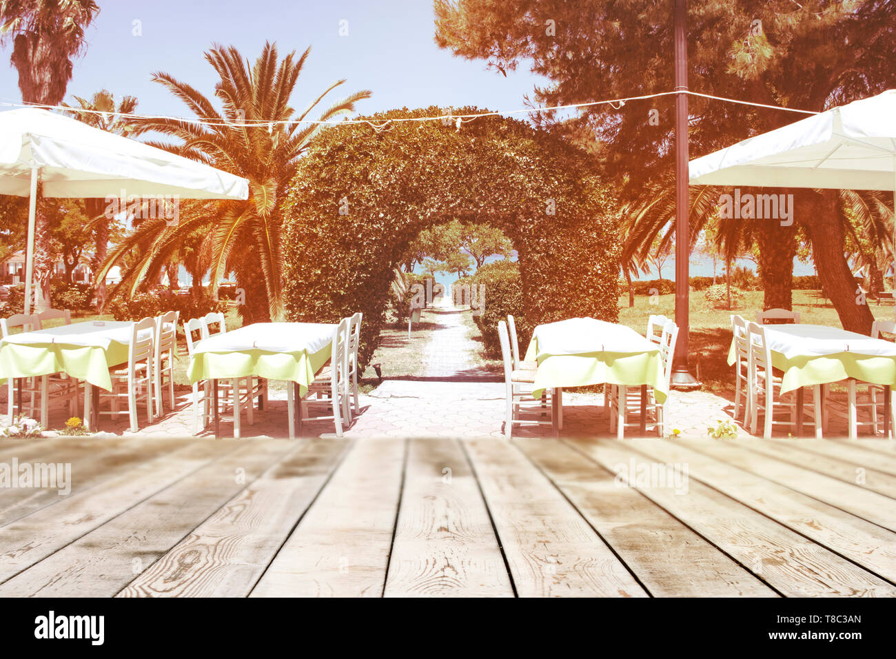 Restaurant front desk hi-res stock photography and images - Alamy
