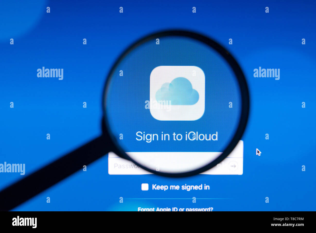 Icloud screen hi-res stock photography and images - Alamy