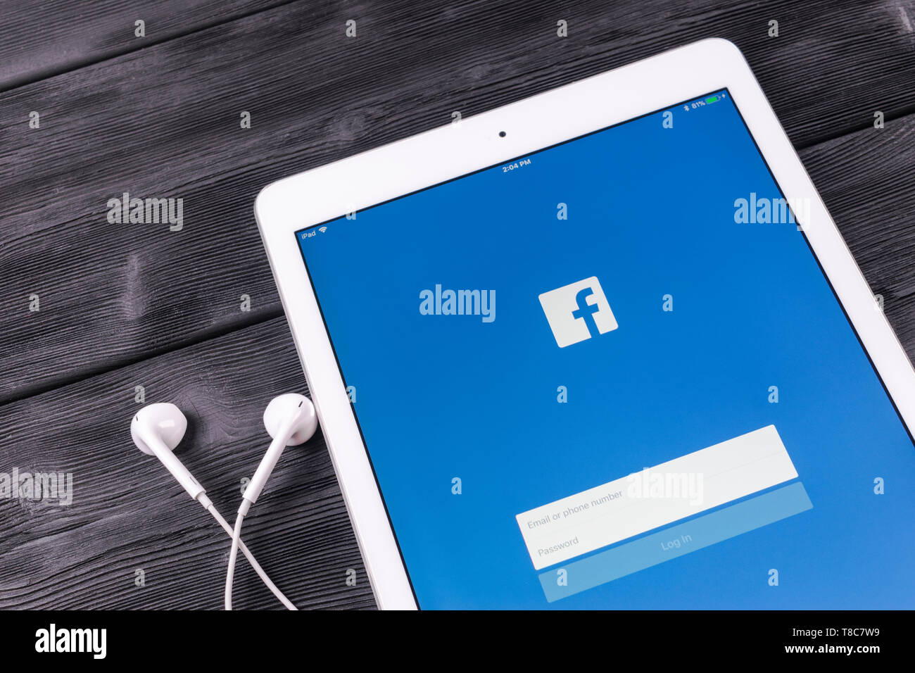 Ipad login screen hi-res stock photography and images - Alamy