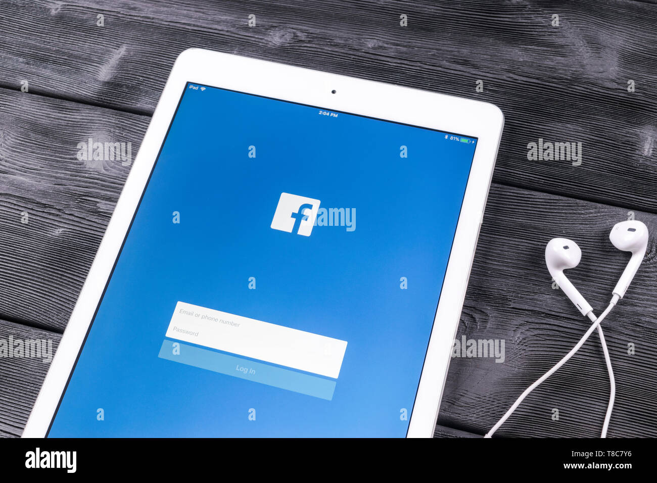 Ipad login screen hi-res stock photography and images - Alamy