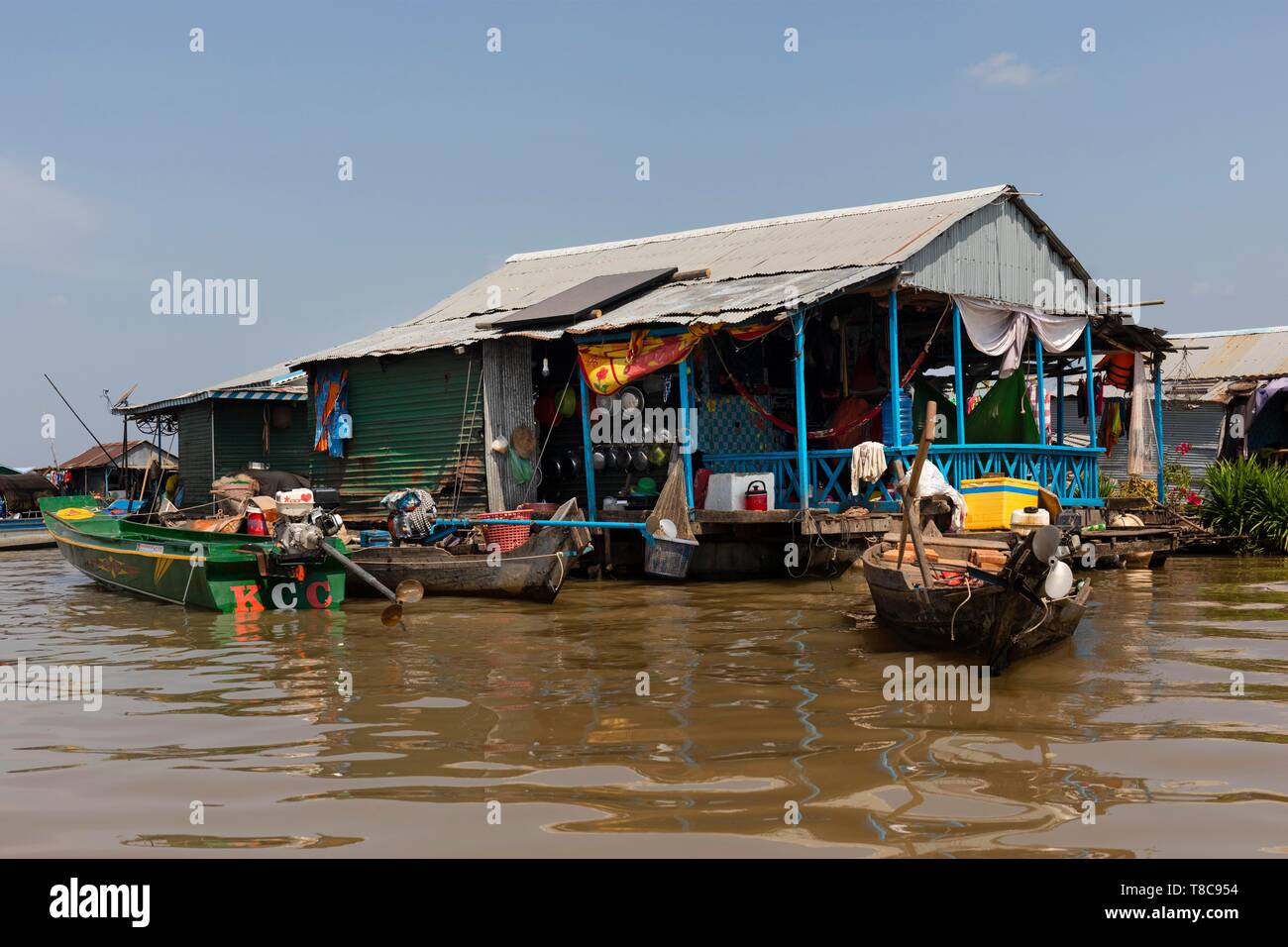 Floating villages, pile houses on the Tonle Sap River, Kampong Chhnang ...