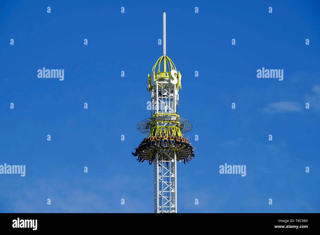 Skyfall hi-res stock photography and images - Alamy