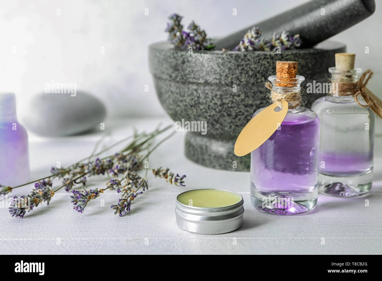 Lavender mortar pestle bottles hi-res stock photography and images - Alamy