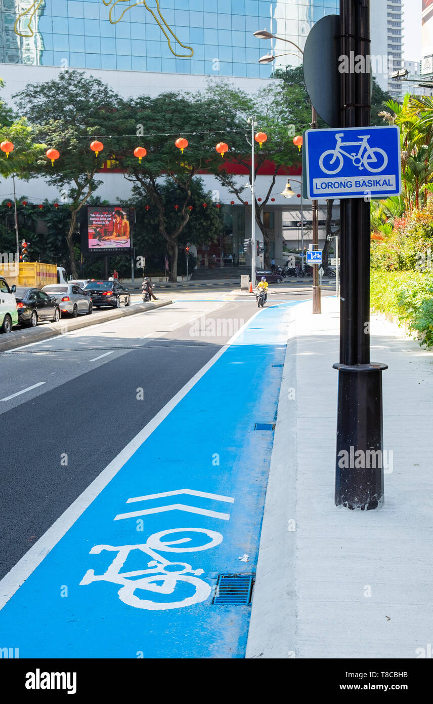 Bicycle path and sign on road at Kuala Lumpur, Malaysia Stock Photo - Alamy