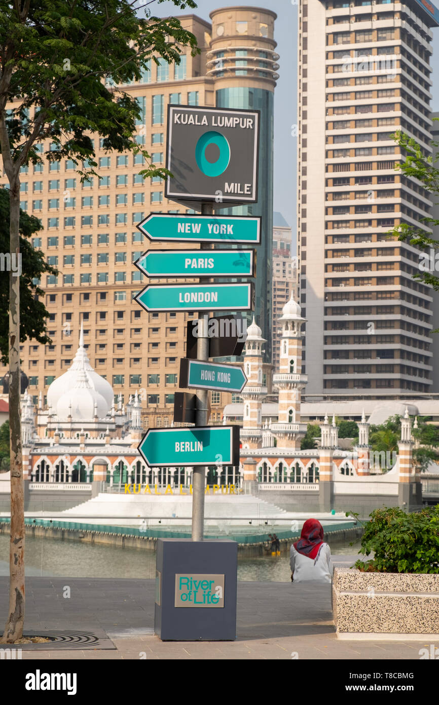 Mosque signs hi-res stock photography and images - Alamy