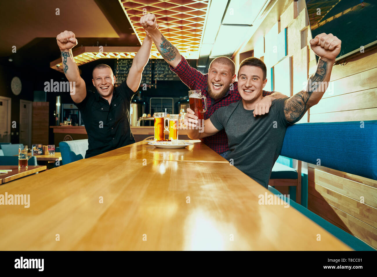 Football fans bar hi-res stock photography and images - Alamy