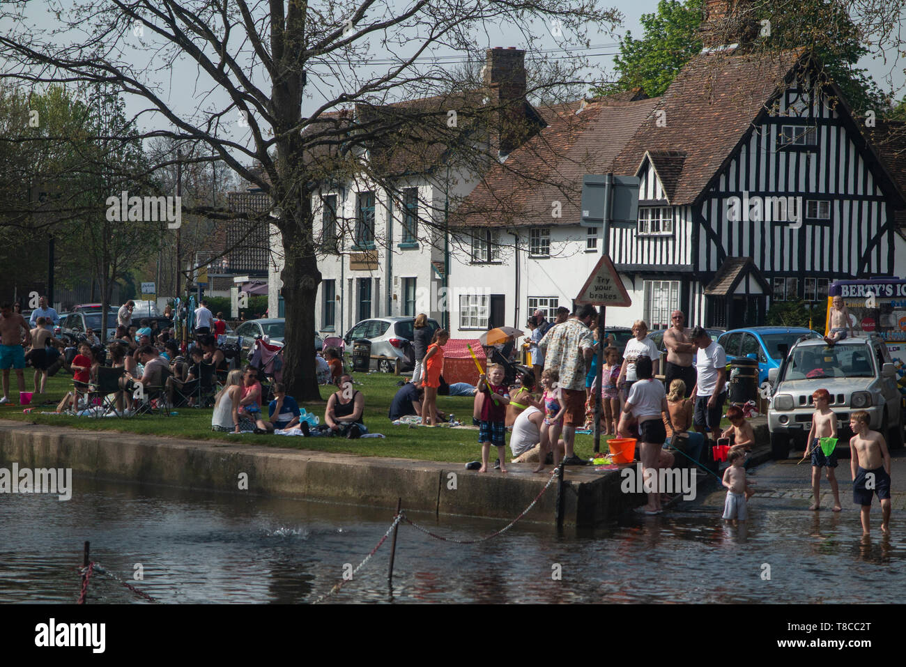 Crowds sunbathing hi-res stock photography and images - Alamy