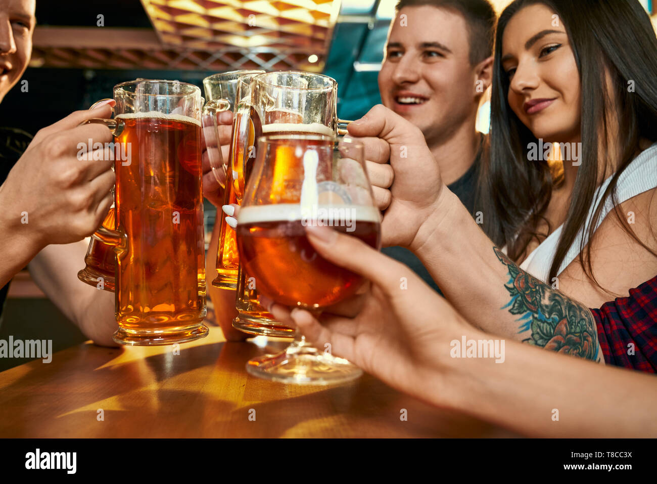 Women drinking pints of beer hi-res stock photography and images - Alamy